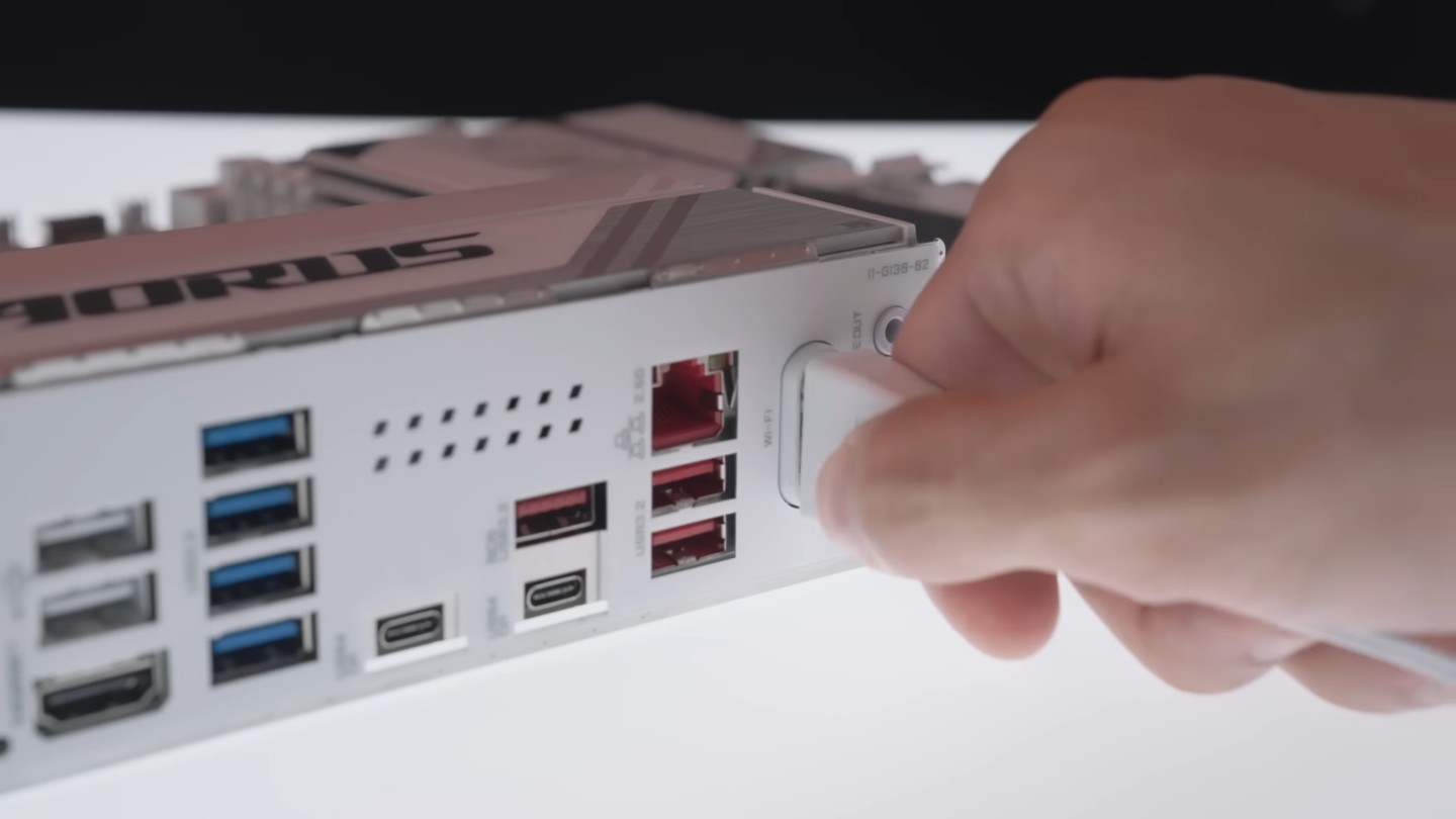 How AORUS 800 series motherboards make your PC build a breeze with these friendly features | AORUS